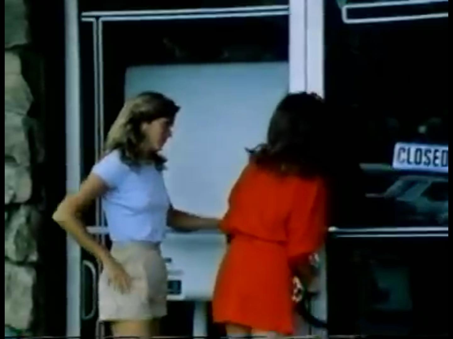 1983年のアメリカ映画『Bimini Code』より、女主人公ステイシーのビキニ監禁シーン！ - ダムゼル・イン・ディストレス 〜苦難の乙女達