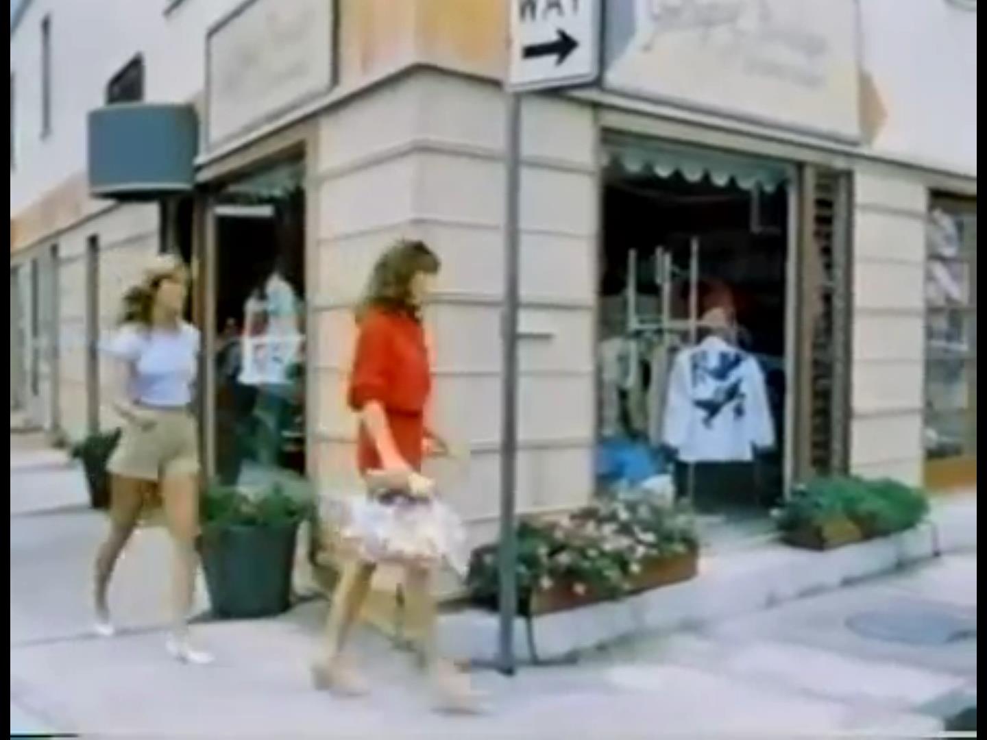 1983年のアメリカ映画『Bimini Code』より、女主人公ステイシーのビキニ監禁シーン！ - ダムゼル・イン・ディストレス 〜苦難の乙女達